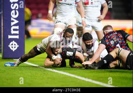 Bristol Bears' Harry Randall scores his sides second try of the game ...