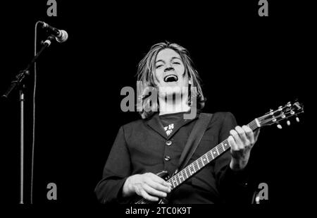 EVAN DANDO, LEMONHEADS, READING FESTIVAL, 1997: A young Evan Dando of ...