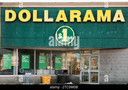 Dollarama store sign and logo facade Stock Photo - Alamy