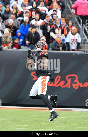 Cincinnati Bengals wide receiver Tee Higgins (85) enters the field ...