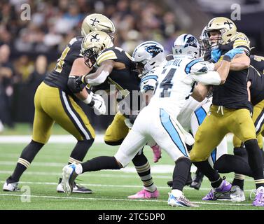 Carolina Panthers defensive tackle Derrick Brown (95) attempts to block ...