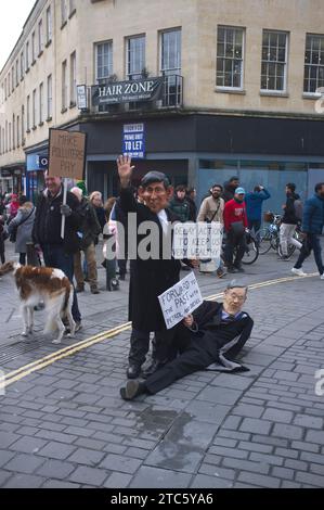 Environmental protestors dressed as Rishi Sunak and Jacob Rees Mogg ...