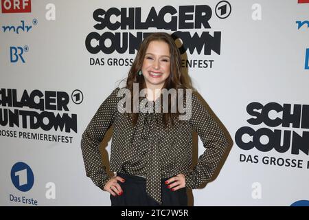 Ethno-Pop Saengerin Oonagh buergerl., Senta-Sofia Delliponti, GER kommt ...