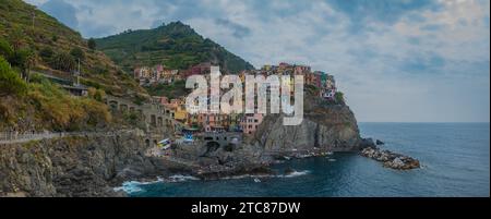 A panorama picture of the town of Manarola Stock Photo - Alamy
