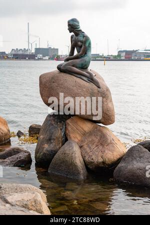 A picture of the iconic The Little Mermaid statue in Copenhagen Stock ...
