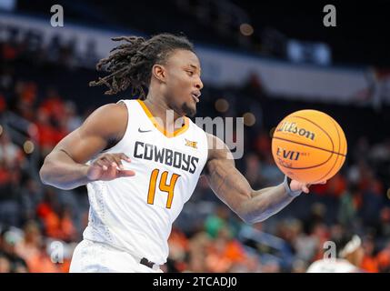 Oklahoma State guard Jamyron Keller (14) looks to pass against Texas ...