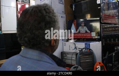 SANAA, Sanaa, Yemen. 12th Dec, 2023. Yemeni watch a televised statement ...