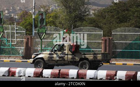 SANAA, Sanaa, Yemen. 12th Dec, 2023. Yemeni watch a televised statement ...