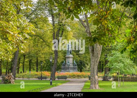 Denkmal Carl von LinnÃ , Königlicher Garten Humlegarden, Karlaväge ...