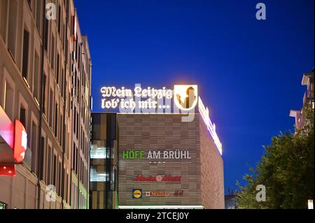 Historical illuminated signs "I praise my Leipzig" (Goethe) and ...