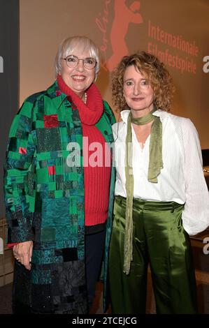 Claudia Roth und Tricia Tuttle bei der Pressekonferenz zur Vorstellung ...