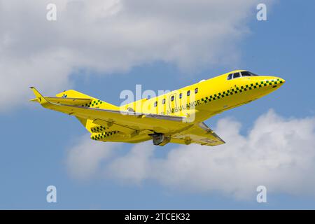 Private Air Ambulance aircraft taking off Stock Photo - Alamy