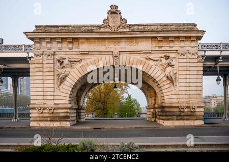 Central arch of historical Bir Hakeim Bridge in Paris, France Stock ...