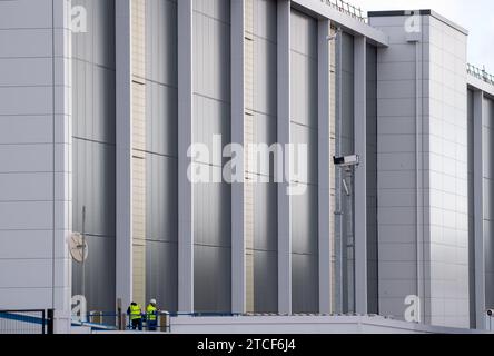 Slough, Berkshire, UK. 20th November, 2023. Construction work is ...