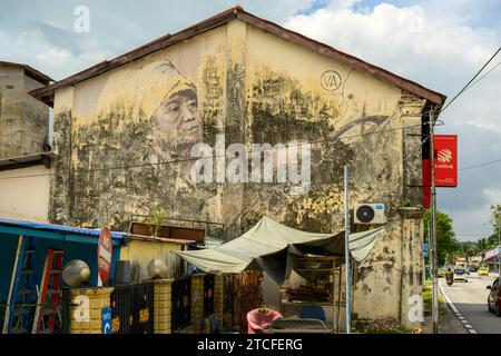Rubber tapping by Julia Volchkova. Balik Pulau street art, Penang, Malaysia Stock Photo - Alamy
