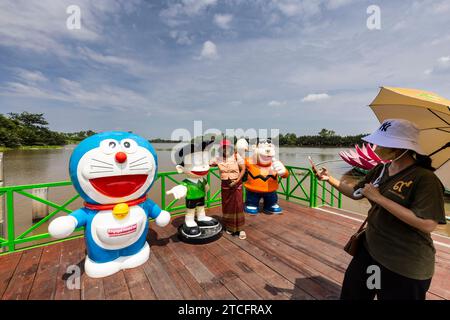 Wat Saman Rattanaram, statues of famous animation character ...