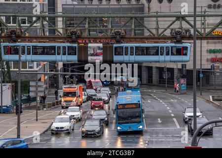 WSW-Busse am Zentralen Busbahnhof, Busse der WSW, am Hauptbahnhof ...