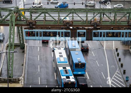 WSW-Busse am Zentralen Busbahnhof, Busse der WSW, am Hauptbahnhof ...