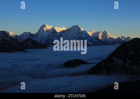 Himalayan sunset seen from Gokyo Ri, Nepal Stock Photo - Alamy