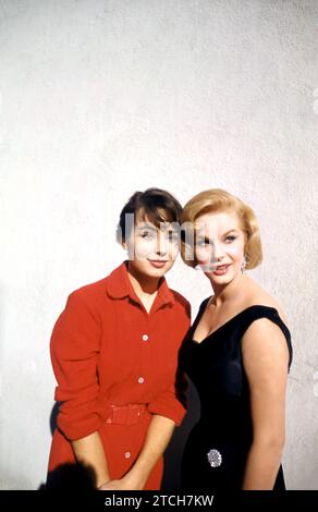 NOVEMBER 7: Miss Universe Carol Morris and Miss Sweden Ingrid Goude ...