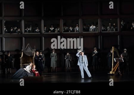 Federica Lombardi als Anna Bolena und Riccardo Fassi als Enrico VIII ...