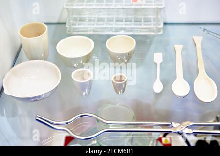 Ceramic laboratory glassware for ovens in store Stock Photo - Alamy