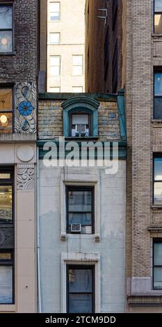 19 West 46th Street, a five-story brownstone only 12-1/2 feet wide, is ...