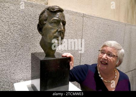 Lord Trimble's widow, Lady Daphne and their daughter Vicky and son ...