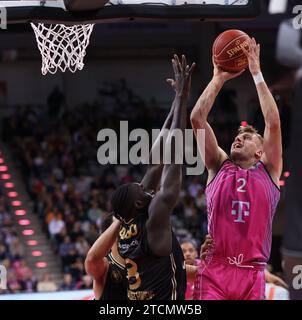 Bonn, Germany. 13th Dec, 2023. Brian Fobbs (Bonn), Ferdinand Zylka ...
