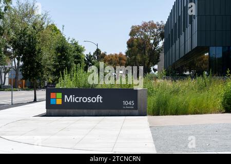 Microsoft Silicon Valley Corporate campus in Mountain View, California ...