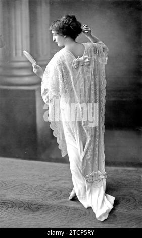 Women's fashion, 1912 Stock Photo - Alamy
