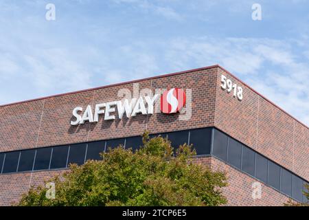 Safeway supermarket chain corporate headquarters building facade Stock ...