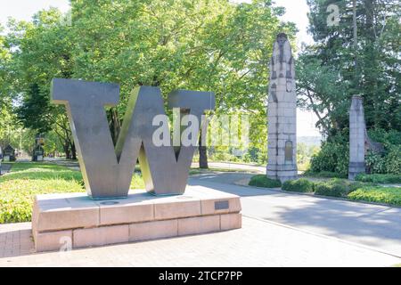 ‘W’ logo at University of Washington in Seattle, WA, USA Stock Photo ...