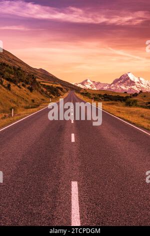 Highway leading to Mount Cook, Aoraki Mount Cook National Park, South ...