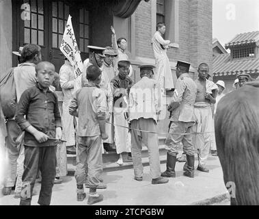 China: Revolutionary students and lecturers demonstrating at Beijing ...