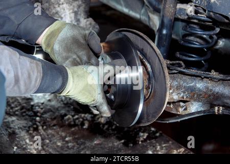 Car brake disc replacement Stock Photo - Alamy