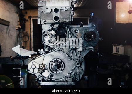 Car engine dismantling, car engine repair Stock Photo - Alamy