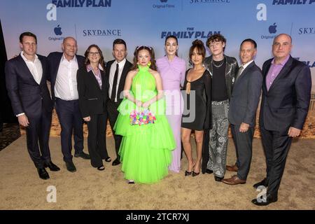 ZOE MARGARET COLLETTI and VAN CROSBY in THE FAMILY PLAN (2023 ...