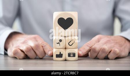 Wooden blocks with symbol of online dating concept Stock Photo - Alamy