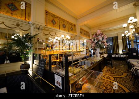 Le Grand Colbert - Brasserie Parisienne on rue Vivienne, Paris, France ...