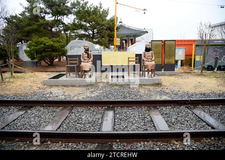 Comfort Women statues commemorate female POWs during World War II at ...