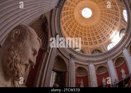 Statuary inside the Vatican, Rome, Italy Stock Photo - Alamy