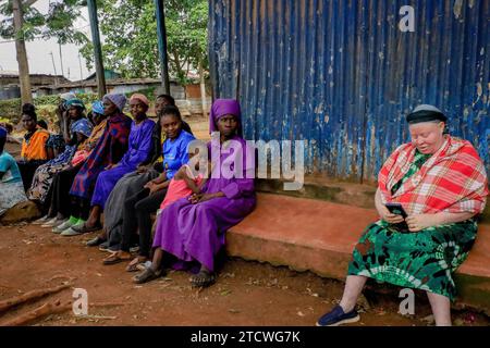 Resident of Kibera wait for Christmas food packages to be distributed ...