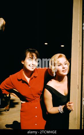 NOVEMBER 7: Miss Universe Carol Morris and Miss Sweden Ingrid Goude ...