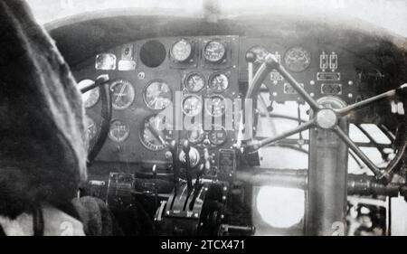 Avro Anson aircraft cockpit Stock Photo - Alamy