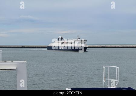 DFDS ferry boat arriving at Calais car ferry port from Dover Stock ...