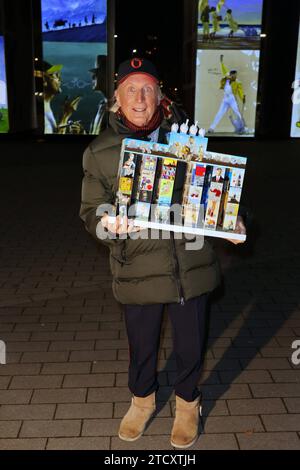 RECORD DATE NOT STATED OTTO WAALKES ERÖFFNET LICHTINSTALLATION 14.12. ...