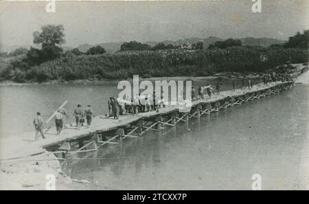 Ebro Front, 1938. Spanish Civil War. Military bridge over the Ebro ...