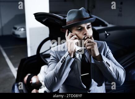 Phone call, car and mafia with hostage in trunk for negotiation ...