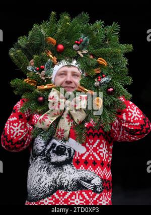 Stephen Roxburgh make Christmas wreaths at the Blair Drummond Smiddy ...